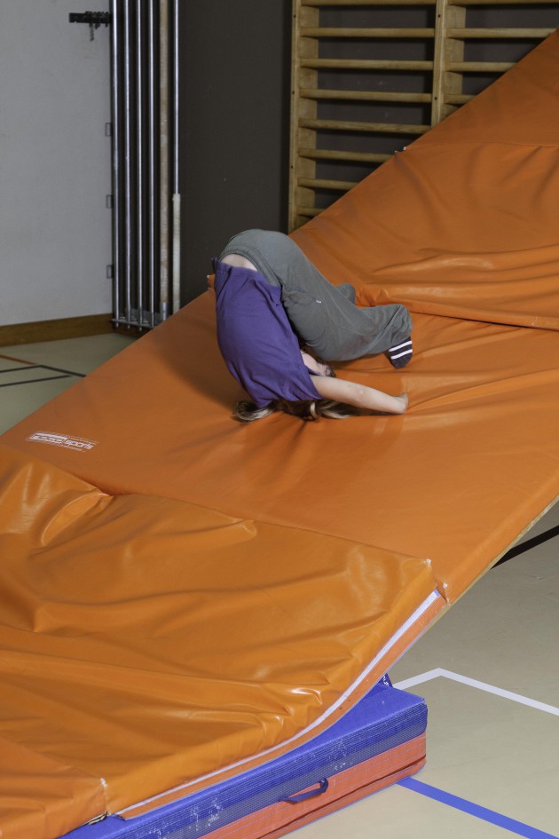 J+S-Kids – Rollen und Drehen: Rolle vorwärts » mobilesport.ch