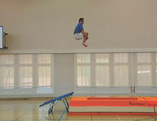 Minitrampolin: Hocksprung » mobilesport.ch